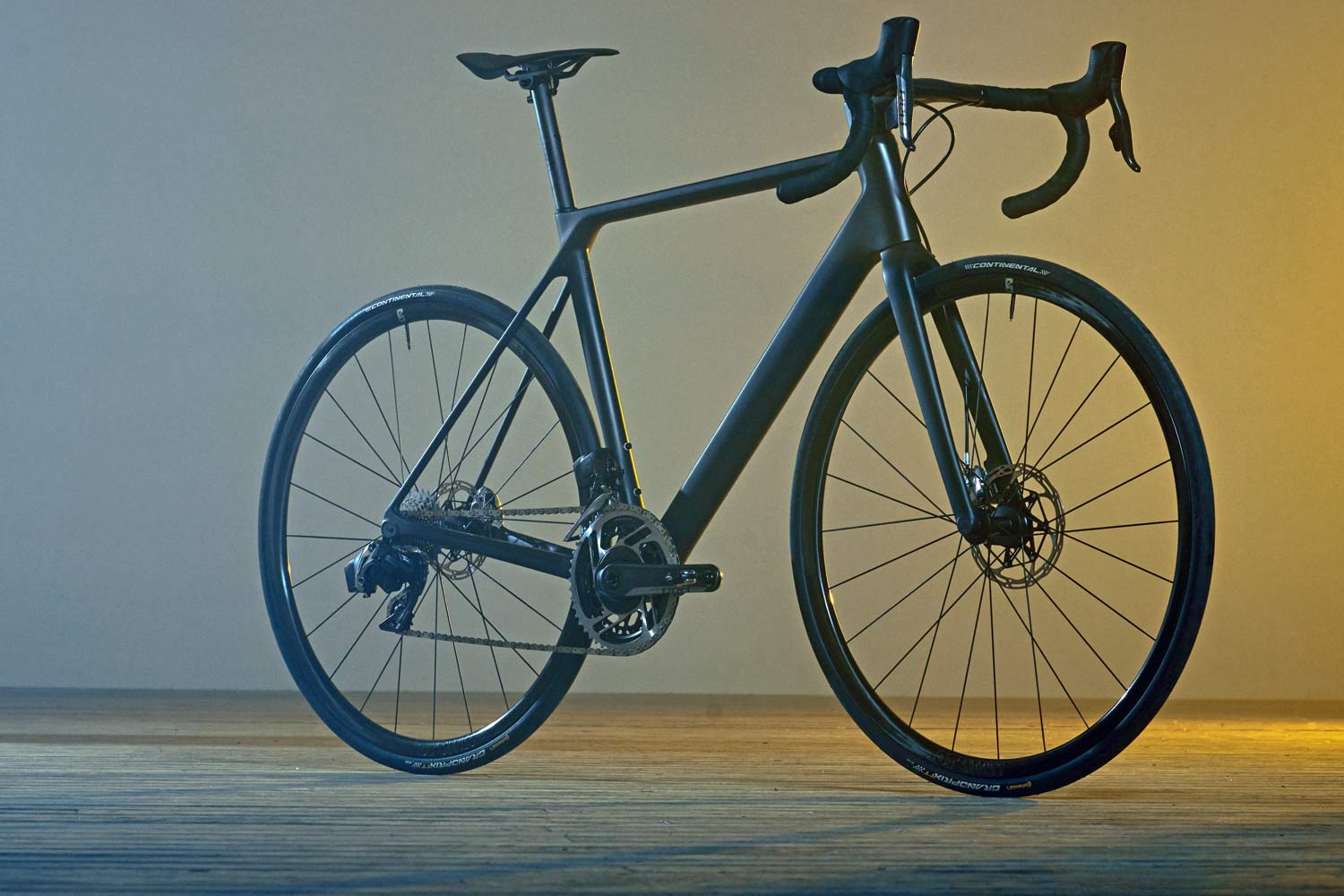 Canyon Ultimate CF Evo Disc carbon road bike goes ultralight,