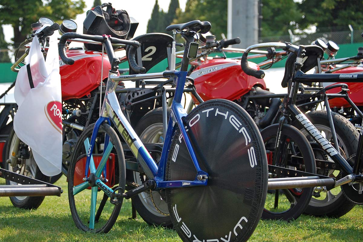 TRed Horkokhan slips in modern aero alloy Stayer bike for motor-paced ...