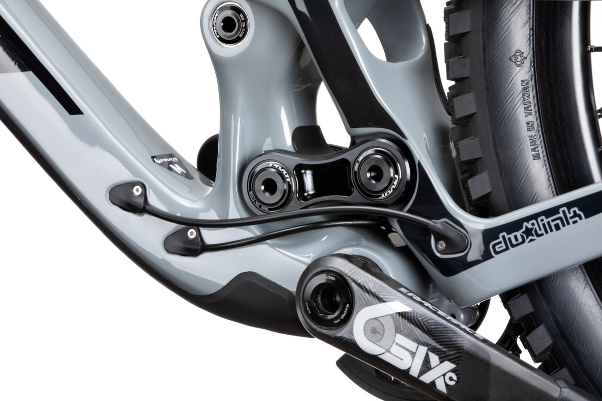 Pivot Phoenix 29 finally lands with big wheels and compact frame design ...