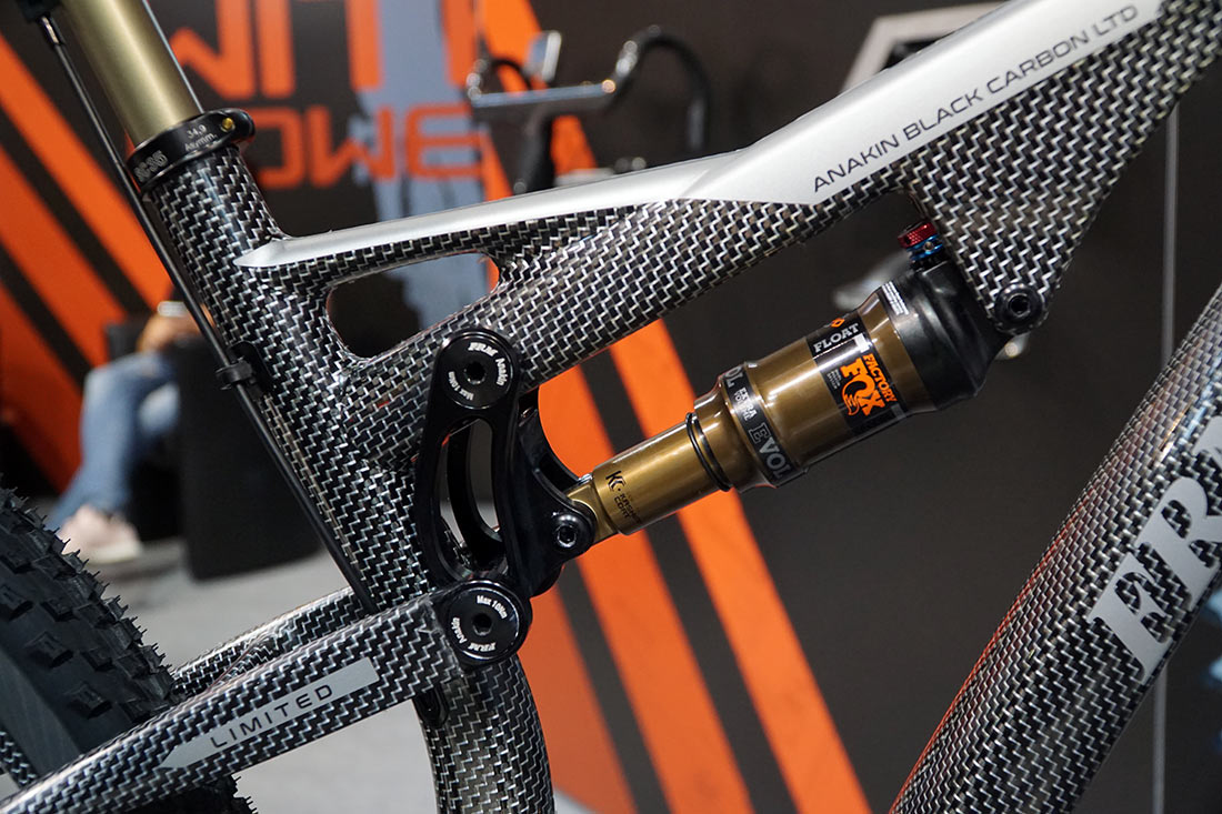 FRM weaves Dyneema frame, spokes & rims into an ultralight full ...