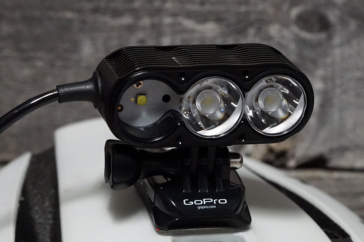 Review: Gloworm XSV bike light rocks customizable beam patterns, lumen ...