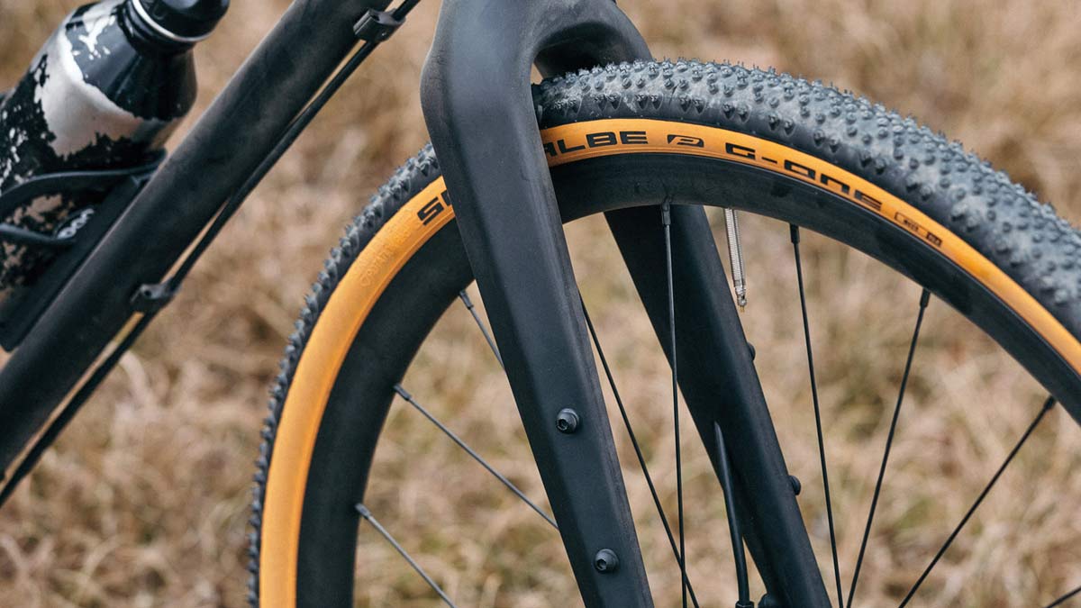 8bar Mitte Steel v2 gravel bike & Krzberg v7 fixie get modern fat tire ...