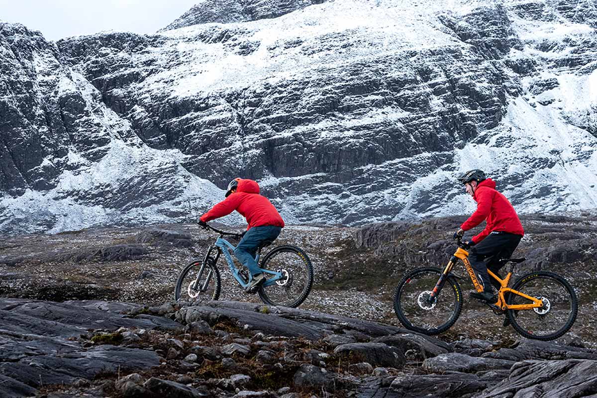 Deviate Highlander drops high-pivot suspension from deep in Scottish ...