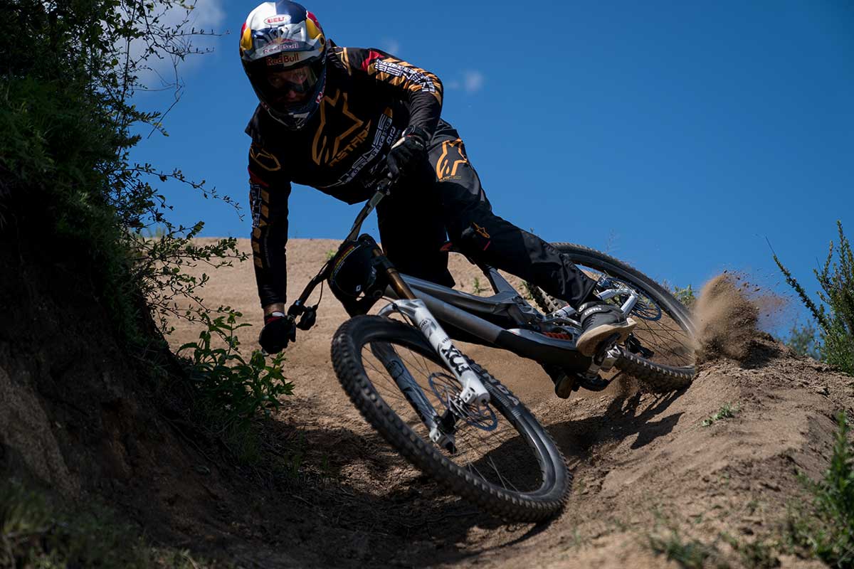 FOX FLOAT X2 & DHX2 shocks overhauled for 2021 w/all-new chassis ...