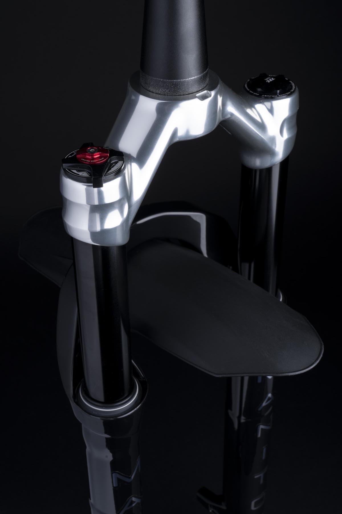 Hayes adds XC Collection w/ Manitou R7 Pro fork, Mara shock, SUNRingle ...