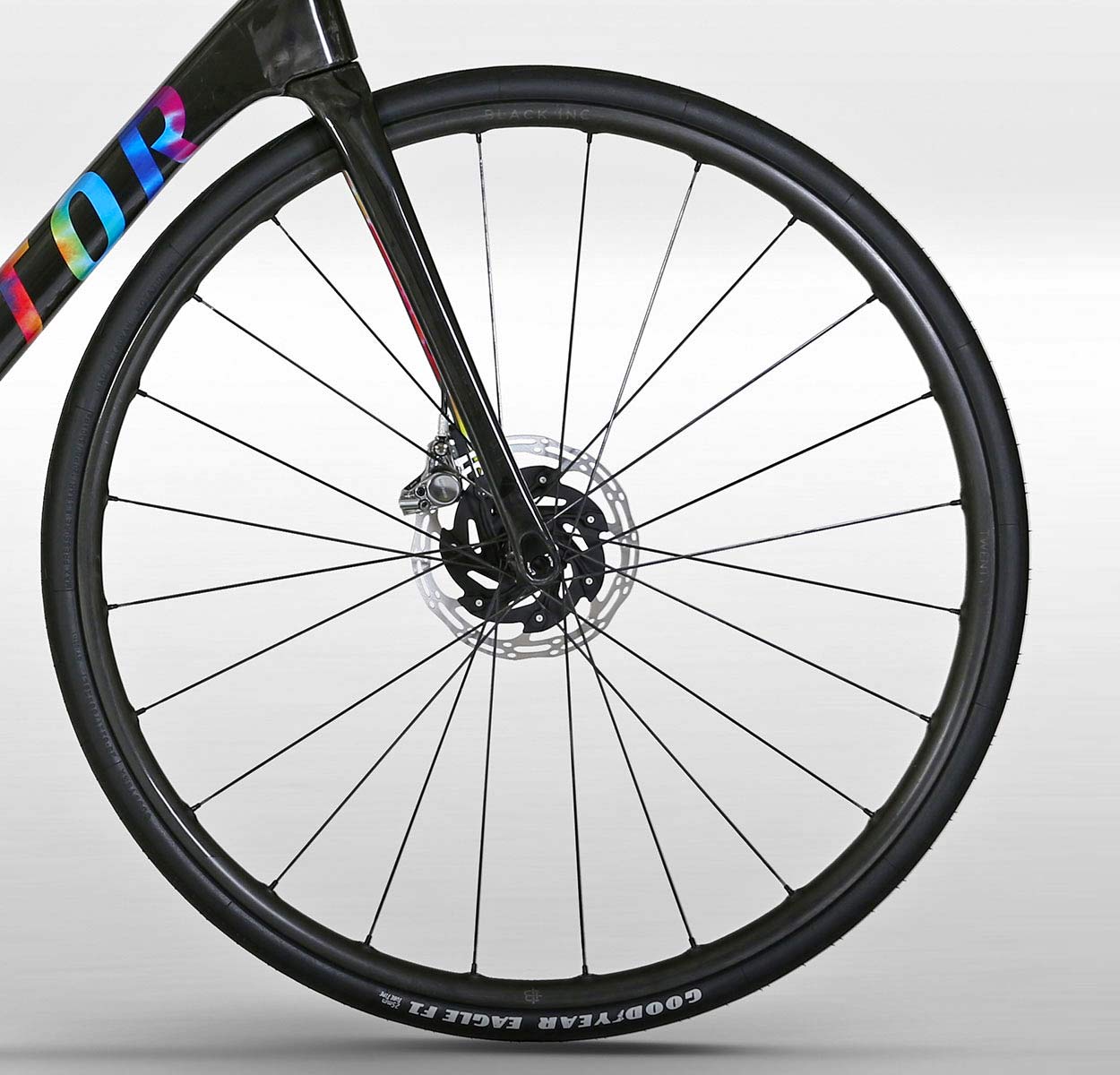 Factor O2 VAM road bike drops to just 677g, teases ultralight sub-1kg ...