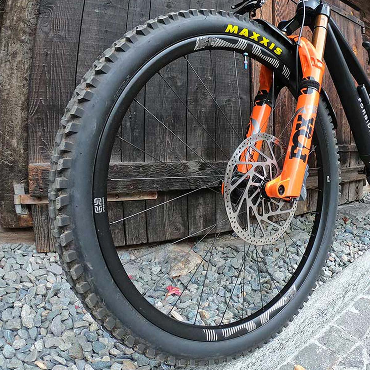 New Forbidden enduro bike spotted underneath Lewis Buchanan at EWS ...