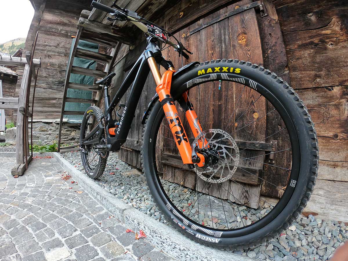 New Forbidden enduro bike spotted underneath Lewis Buchanan at EWS ...