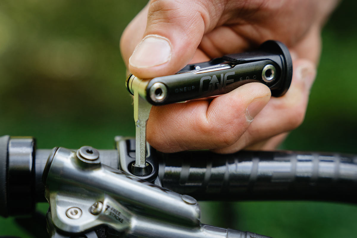 OneUp EDC Lite drops 9-function, 75g multitool into your steerer tube ...