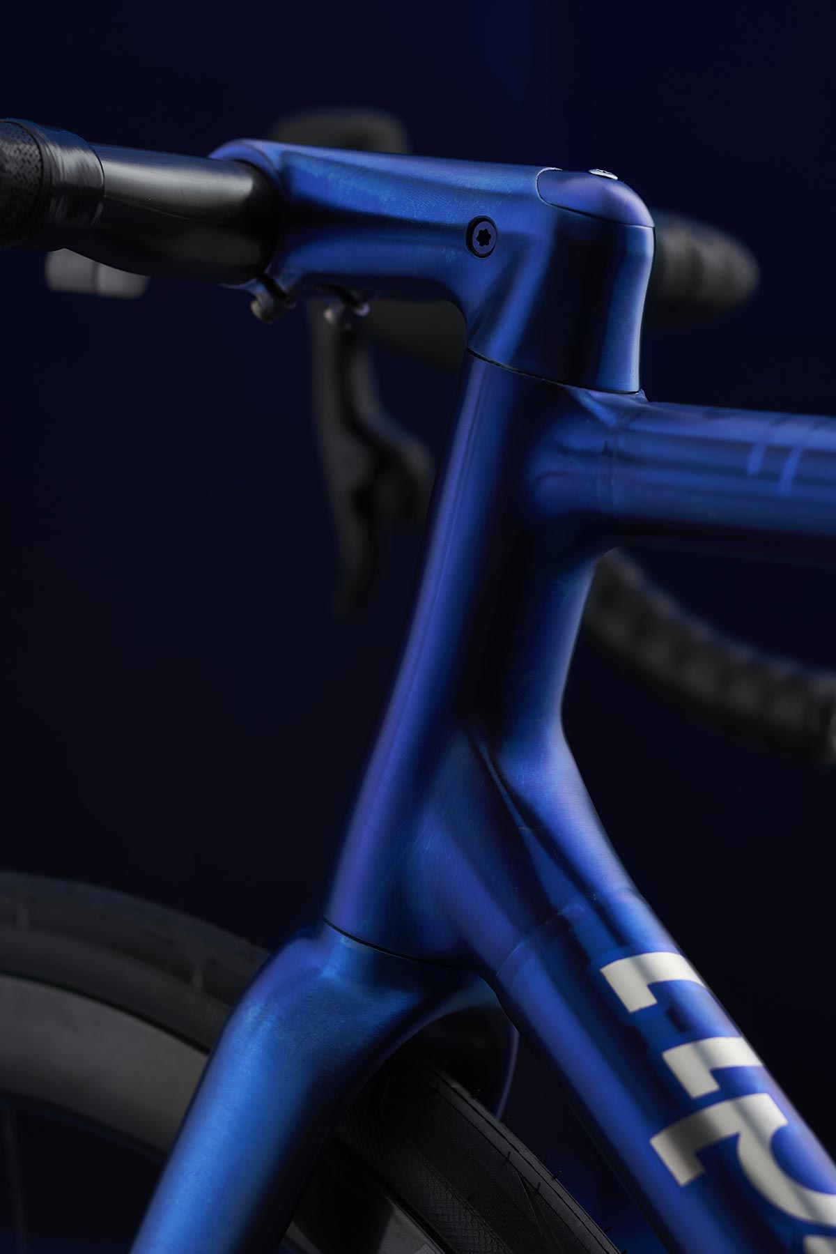 Sturdy Cycles builds bespoke Fiadh titanium road bike with 3D-printed ...