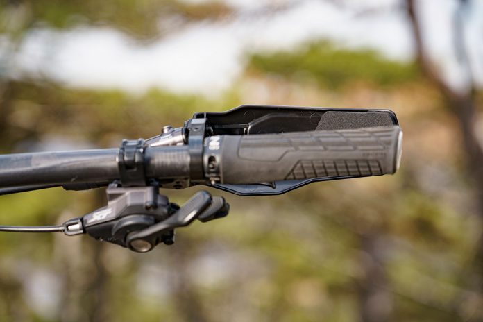 Nock Hand Guards for MTB protect knuckles and brake levers, damp ...