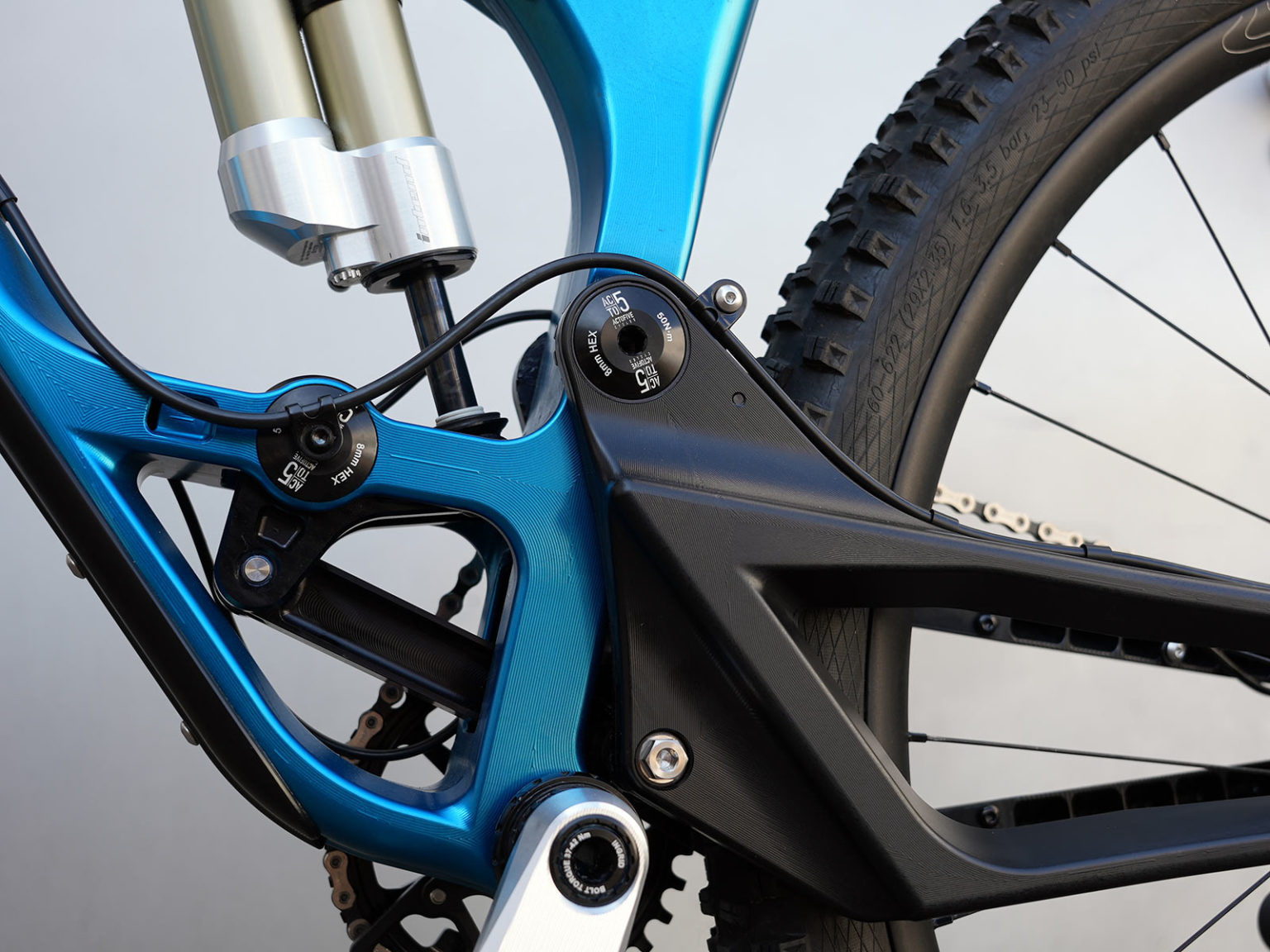 Intend shows negative offset inverted enduro fork w/ dramatic head ...
