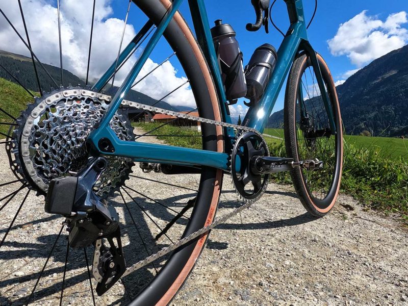 BMC Roadmachine X adds an almost-gravel all-road spec, and it's rad ...