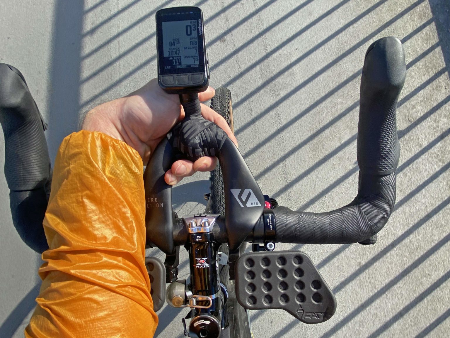 Review: Farr Arm Rests & Carbon Aero Bolt-On mini aero bars - Bikerumor