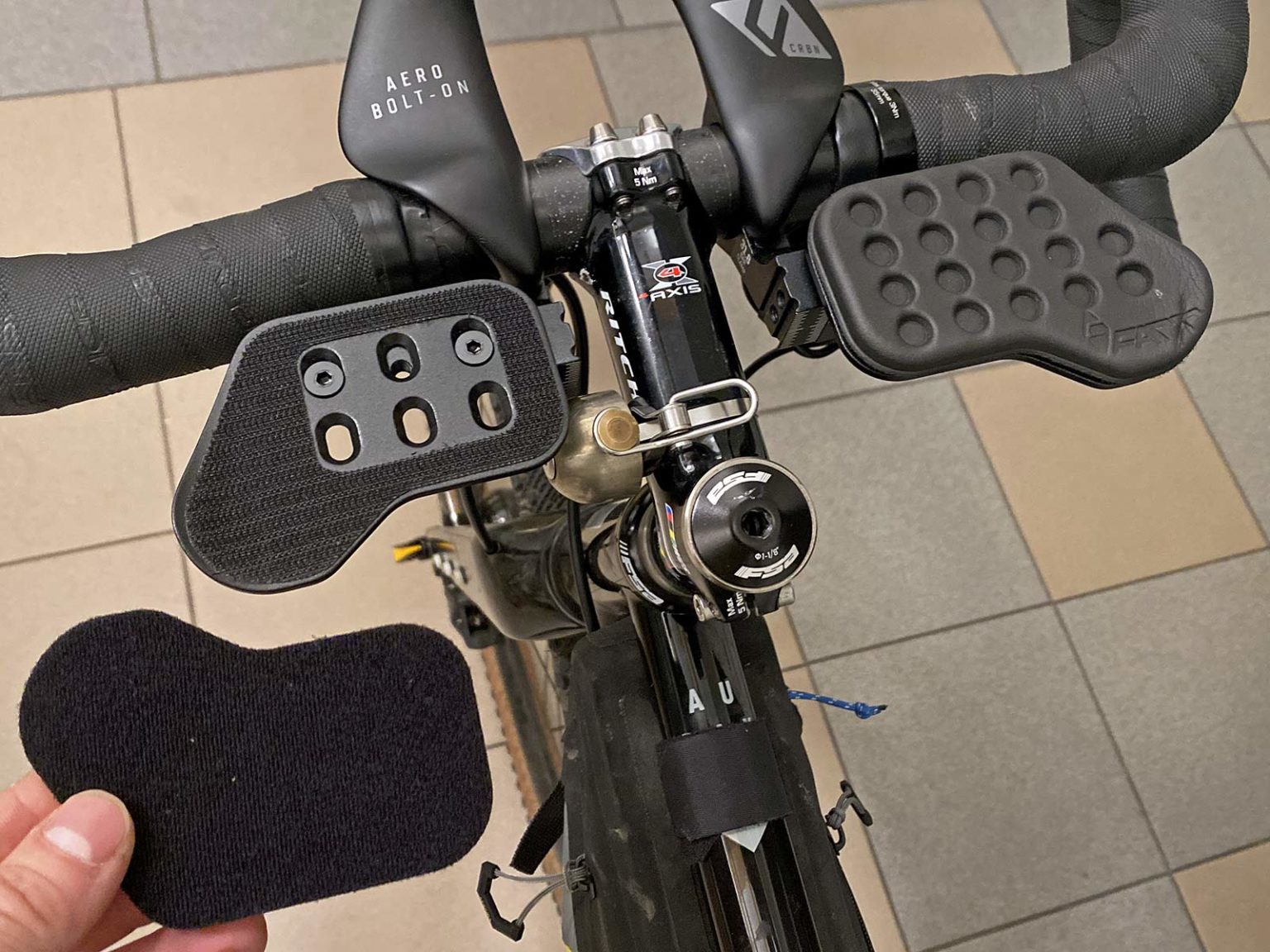 Review: Farr Arm Rests & Carbon Aero Bolt-On mini aero bars - Bikerumor