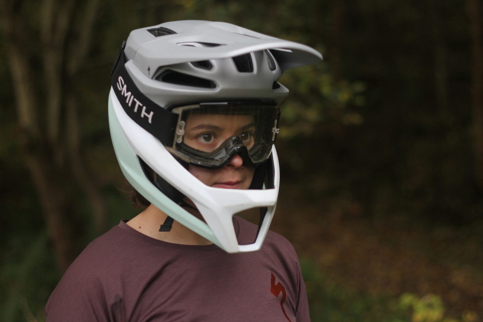 Review: 602g Specialized Gambit DH-Certified Full Face Helmet - Bikerumor