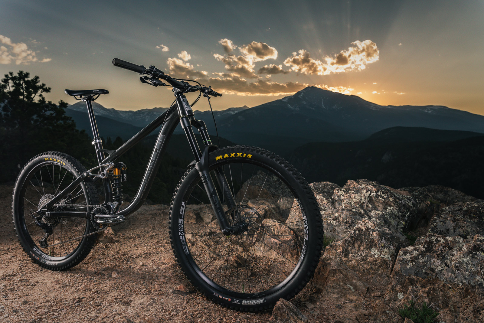 Reeb Sqweeb V4 is a 130mm or 150mm 29er, or a 163mm travel mixed-wheel ...