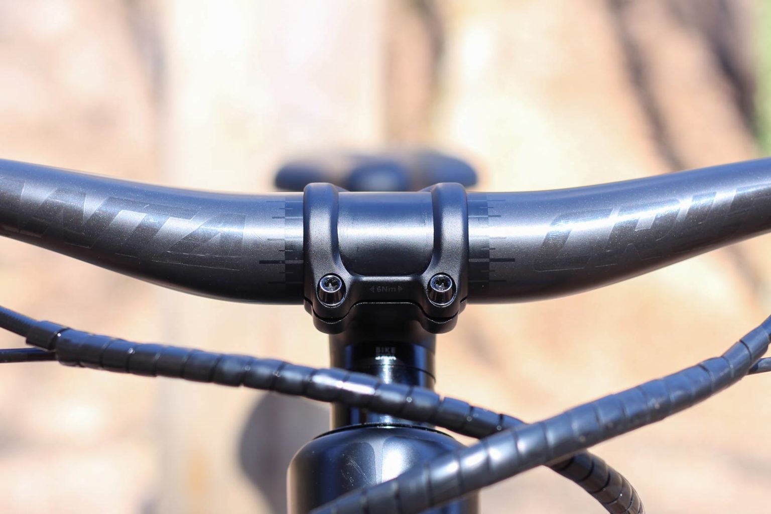 BikeYoke Barkeeper is a lightweight one-piece stem for 35mm bars ...