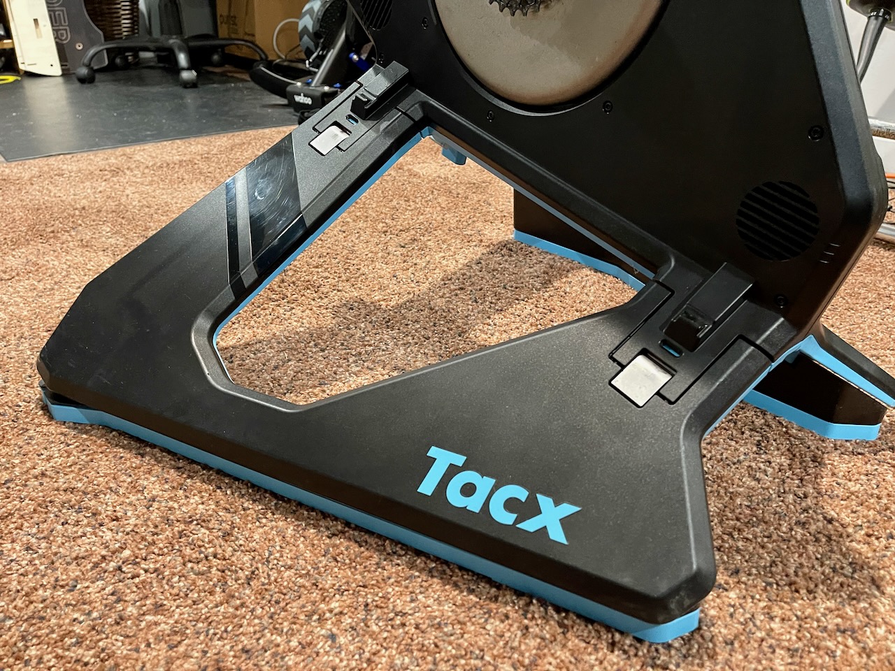 TACX Motion Plates add natural 360° movement to your NEO trainer ...
