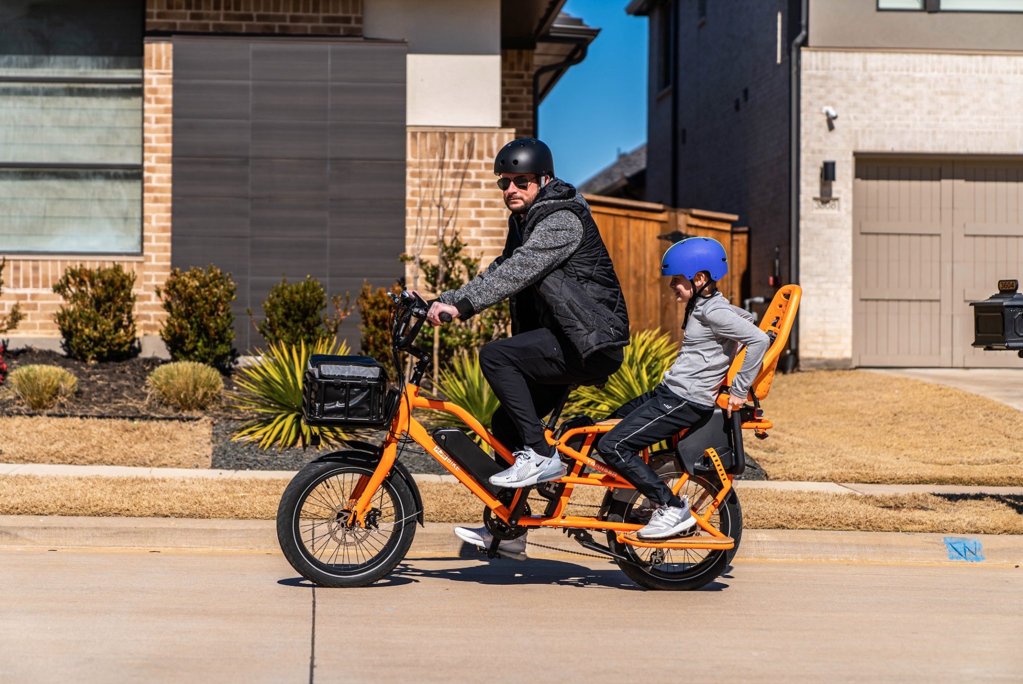 HJM's dual-battery Transer Electric Cargo Bike is built to ride longer ...