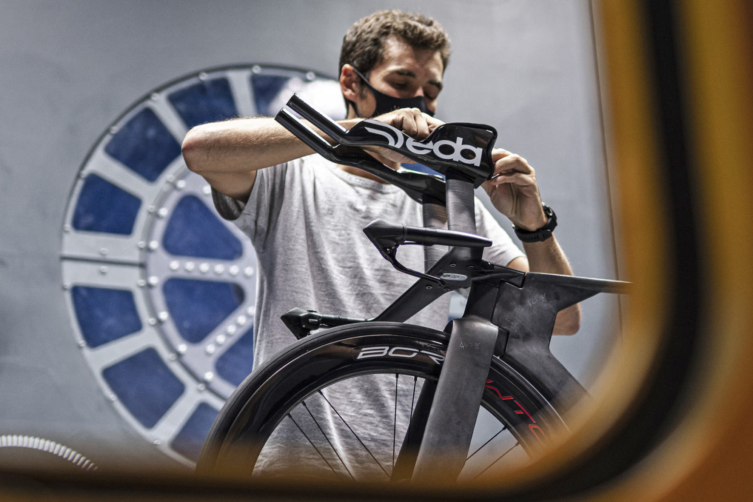 Colnago TT1 time trial bike gets disc brakes, and faster! - Bikerumor