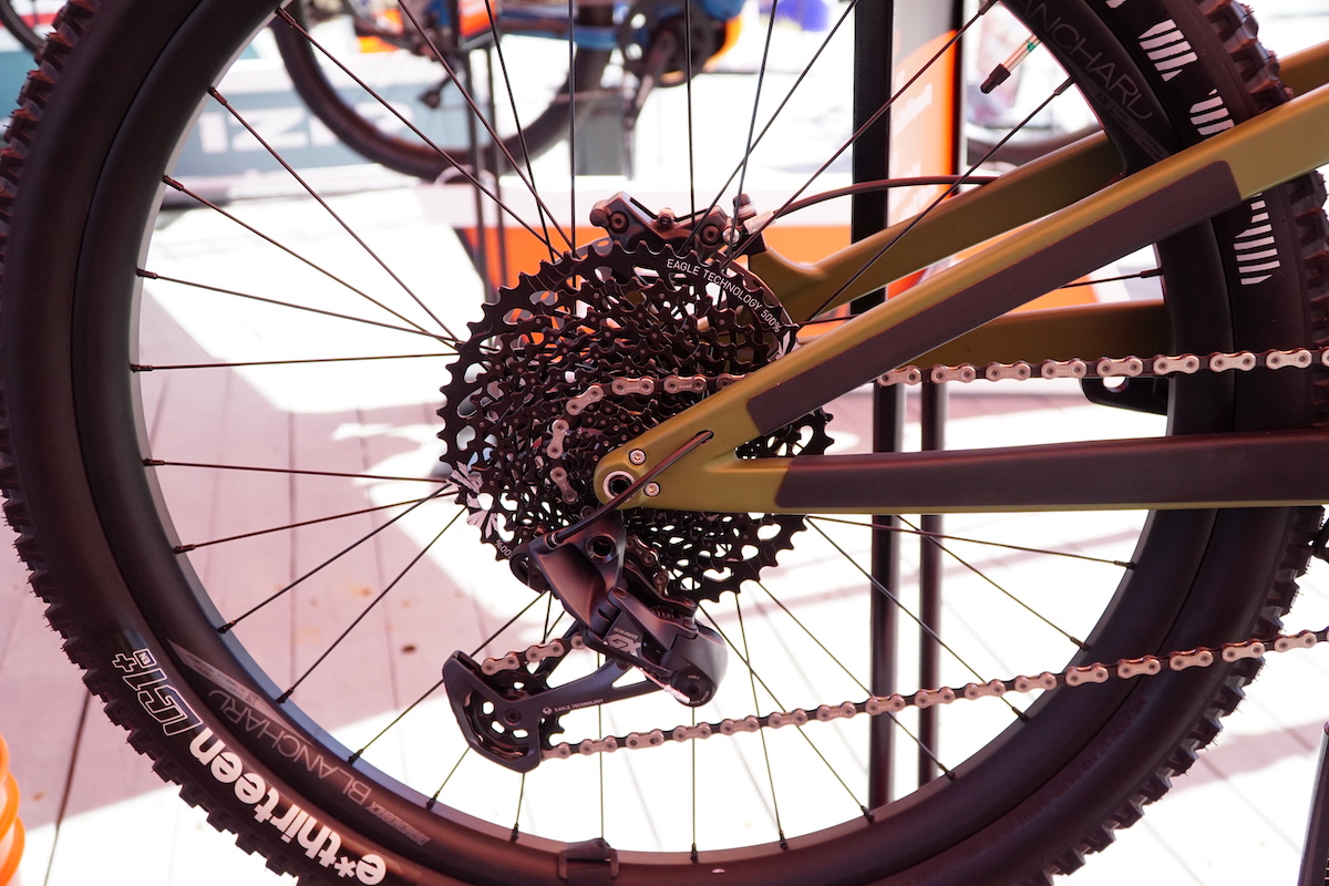 Affordable Carbon Full Suspension Rigs, the Diamondback Mission Carbon ...