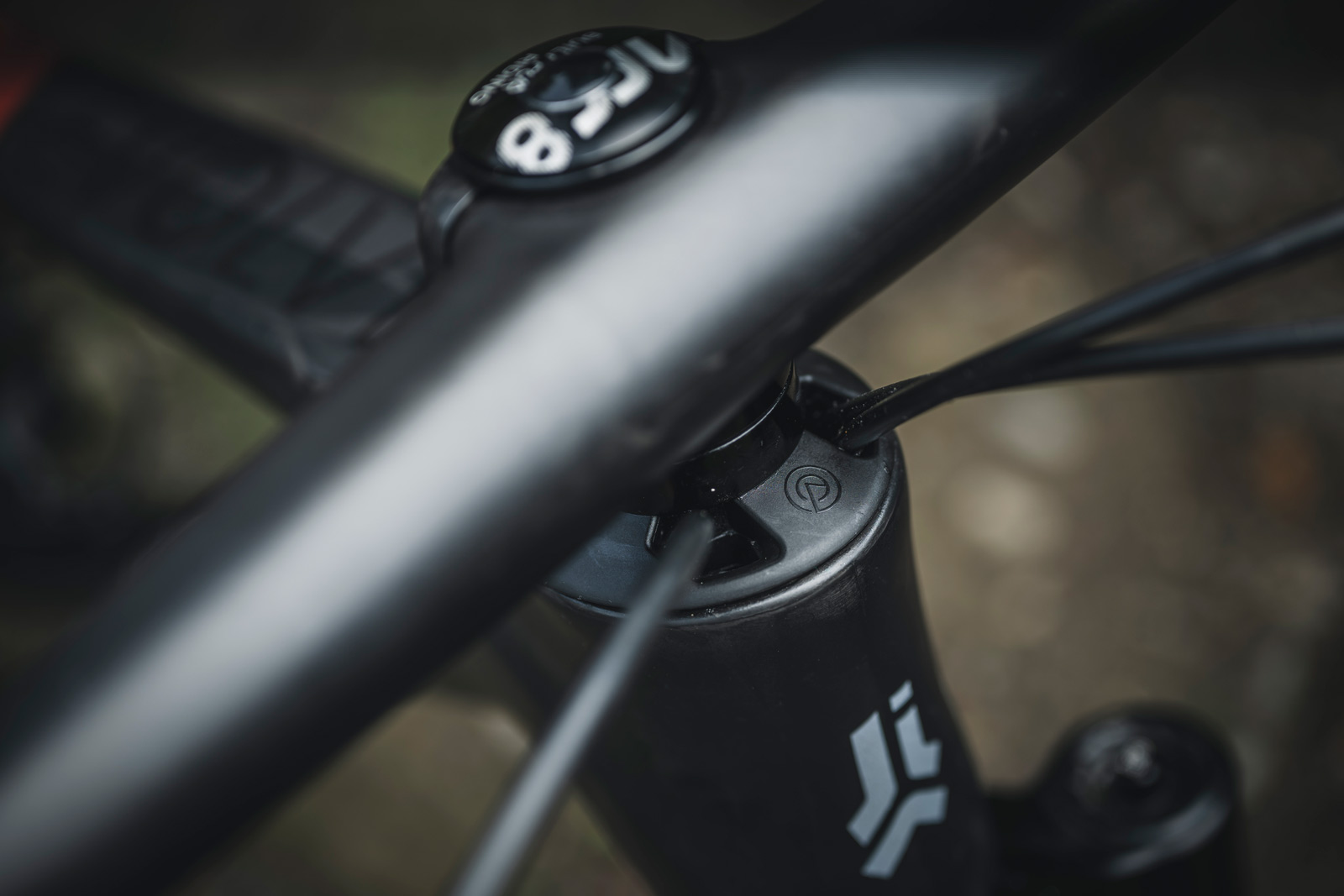 ARC8 Evolve FS is a lightweight, progressive XC MTB with flex stays and ...