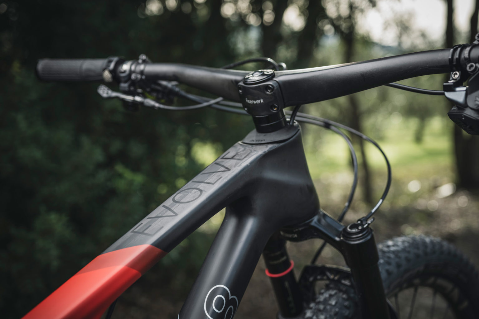 ARC8 Evolve FS is a lightweight, progressive XC MTB with flex stays and ...