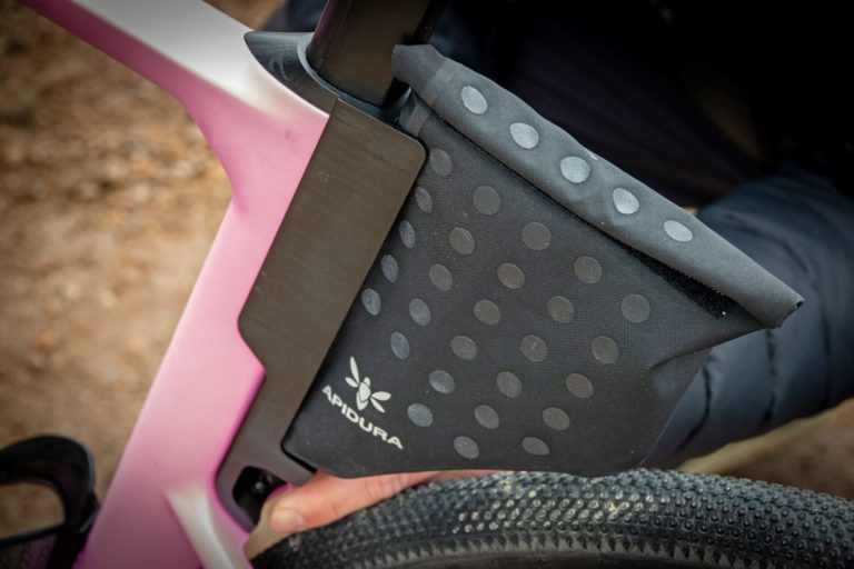 Apidura Aero Pack gravel racing bags save 16W to go faster! - Bikerumor