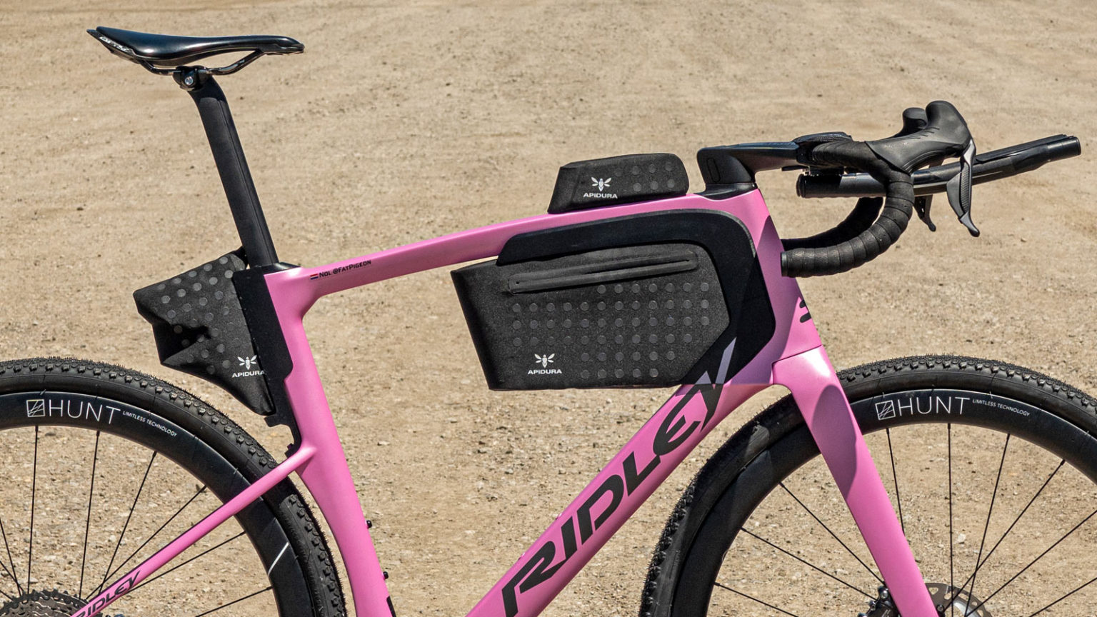 Apidura Aero Pack gravel racing bags save 16W to go faster! - Bikerumor