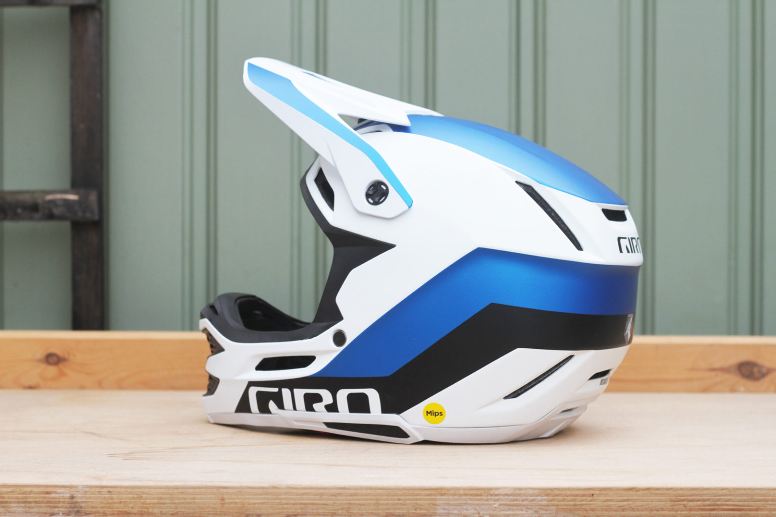 Giro Insurgent Full Face Helmet goes 200g lighter and 50% cooler than ...