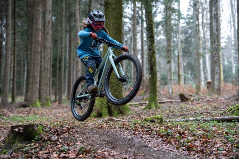 36 Pollici unveils first full carbon 36er MTB, plus a 36er gravel bike ...