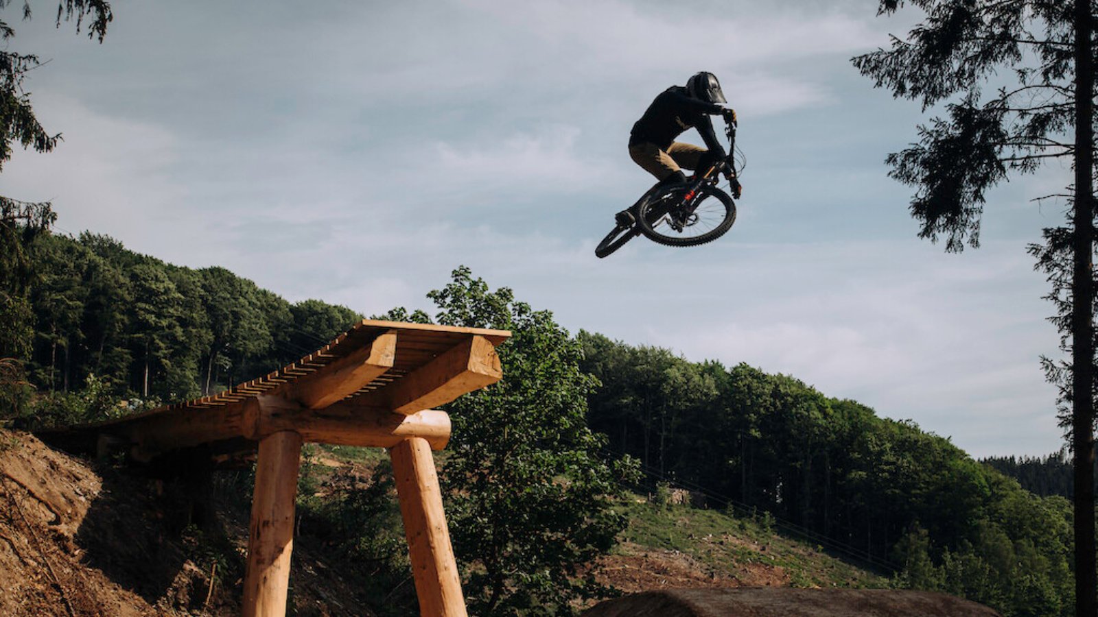 Watch pro MTB riders shred world-class trails in Germany - Bikerumor