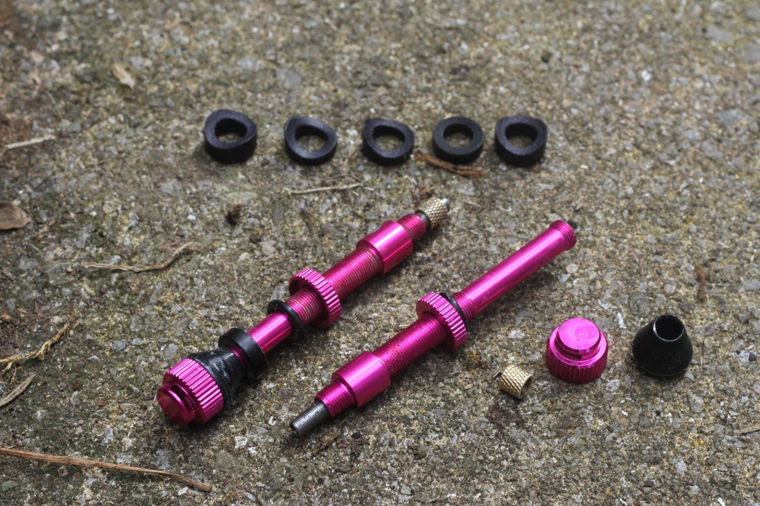 Review: 76 Projects Hi Flow No Clog Tubeless Valves are Legit - Bikerumor