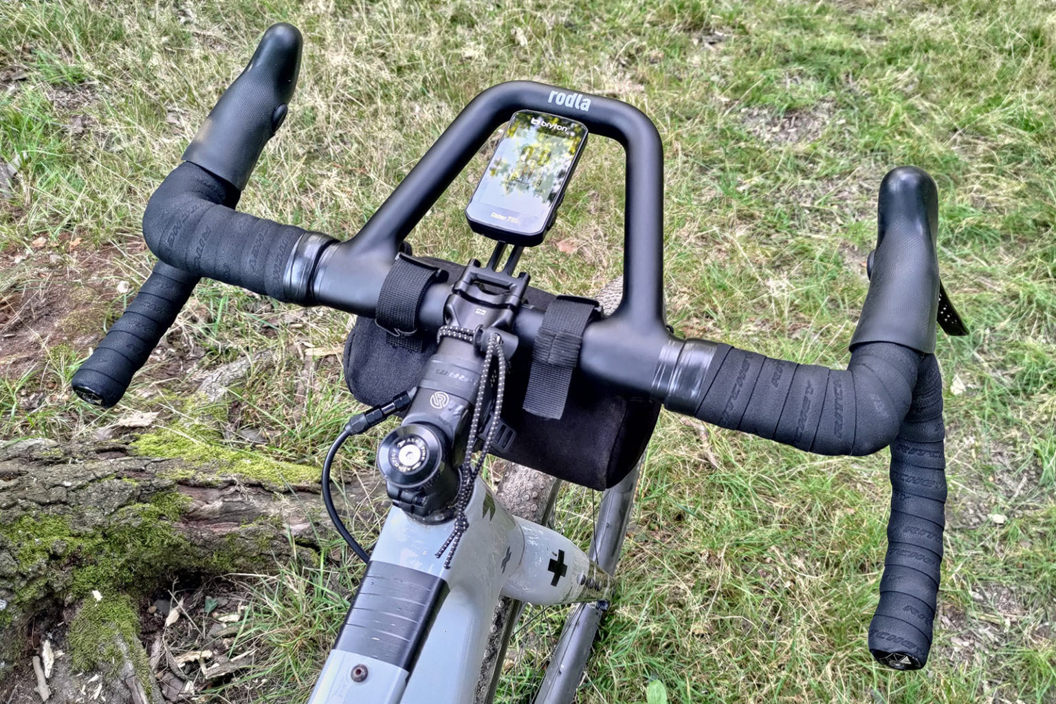 Merit Rodla integrates aero loop in light carbon gravel bar - Bikerumor