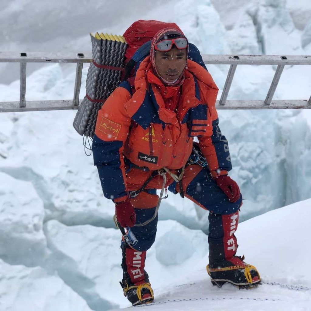 K2: Pasang Norbu Sherpa's Speed Attempt Stalls » Explorersweb