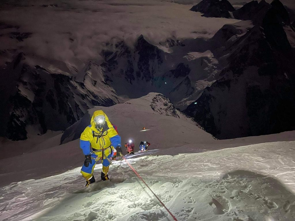 K2 Summits, One Without Oxygen » Explorersweb