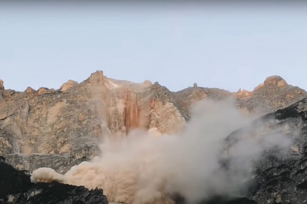 Spectacular Mountain Collapse in the Dolomites » Explorersweb