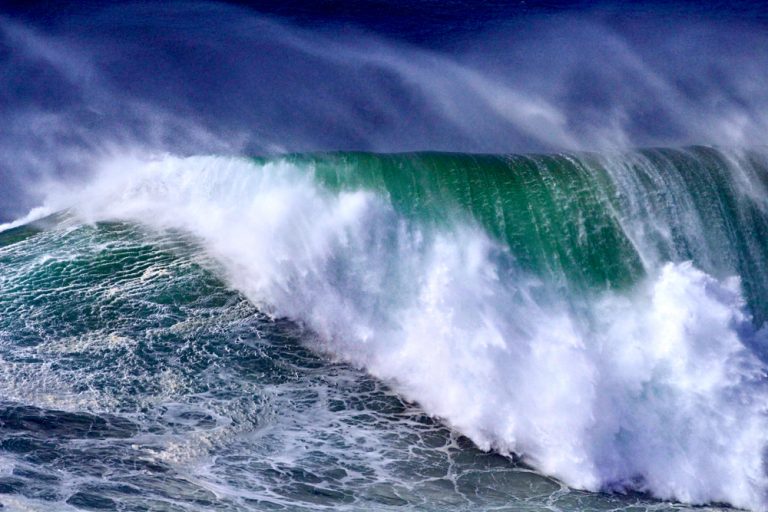 Natural Wonders: Nazaré Waves » Explorersweb