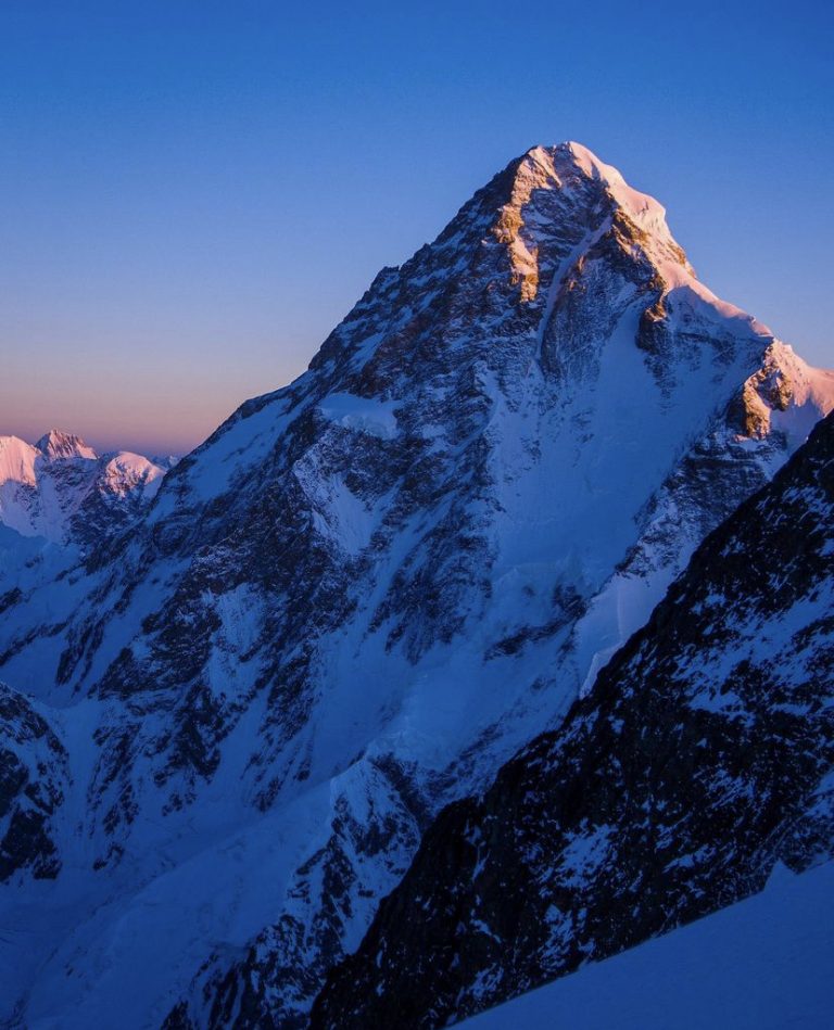 When Darkness Comes: K2 in 2005 » Explorersweb