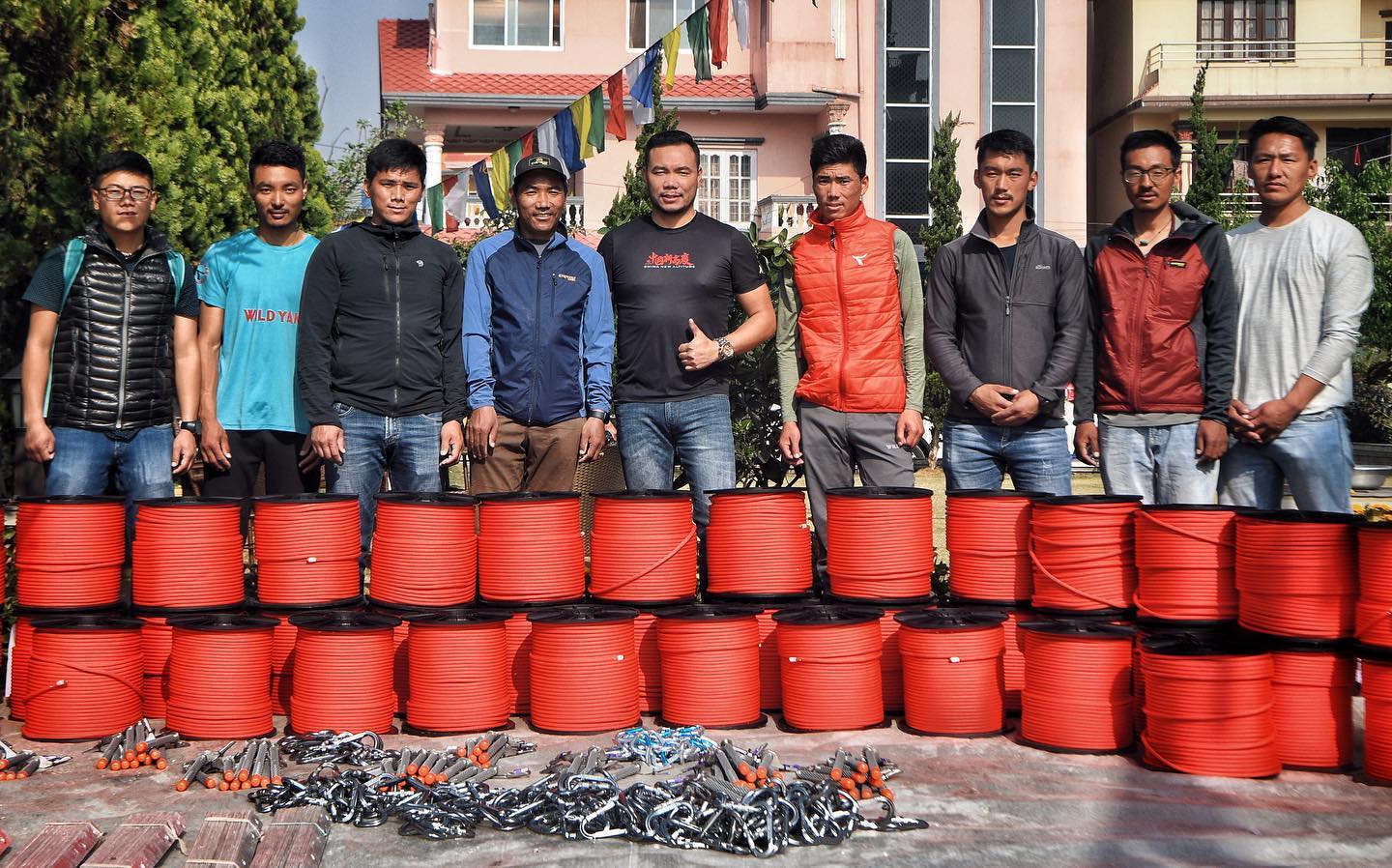 Newcomers' Guide: Fixed Ropes in Himalayan Climbing » Explorersweb