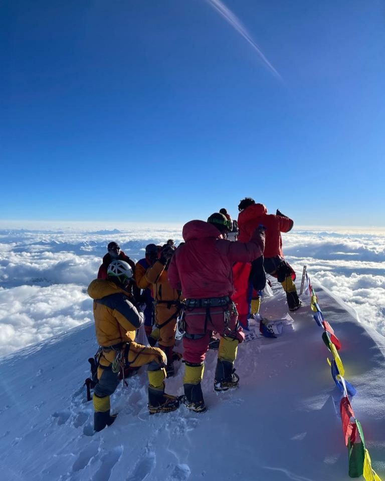 K2: Tseng Summits No-O2, Night Approaches as Climbers Descend ...
