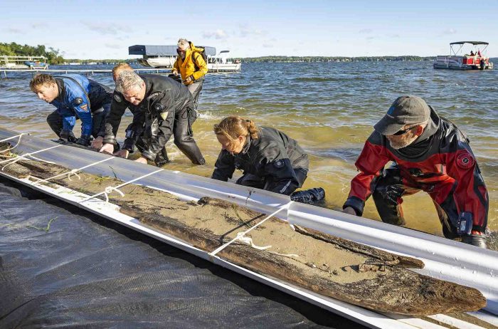 Archaeologists Recover 3,000-Year-Old Canoe From Wisconsin Lake ...