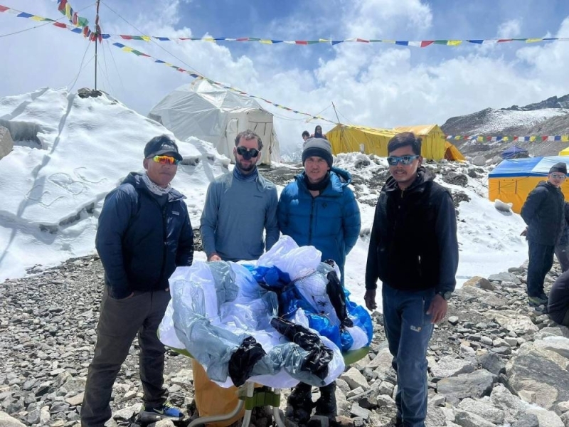 Record Number of Climbers on Everest; Rope Fixers Reach Camp 4 ...