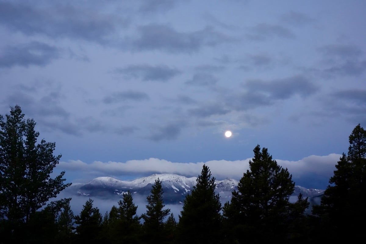 Full moon over Mount Massive in Colorado – iRunFar