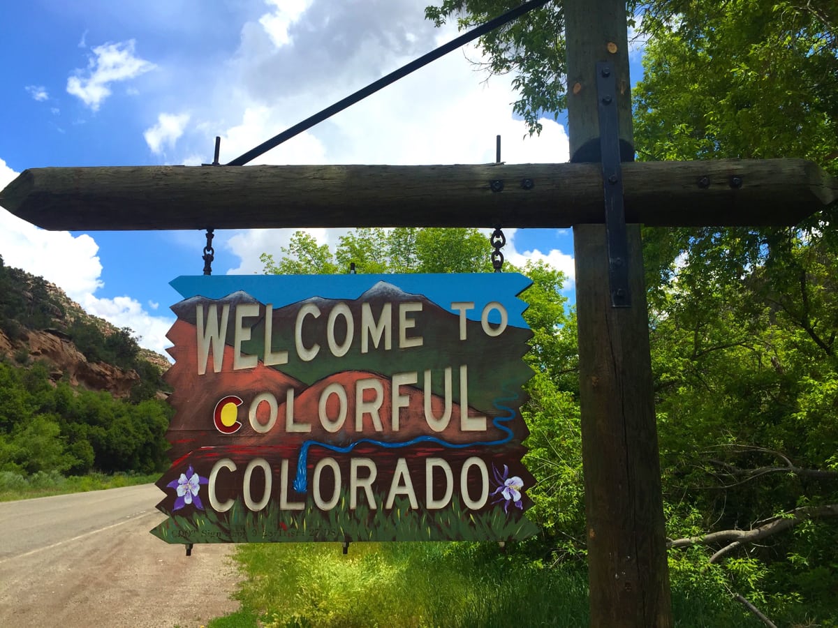 Colorado welcome sign – iRunFar