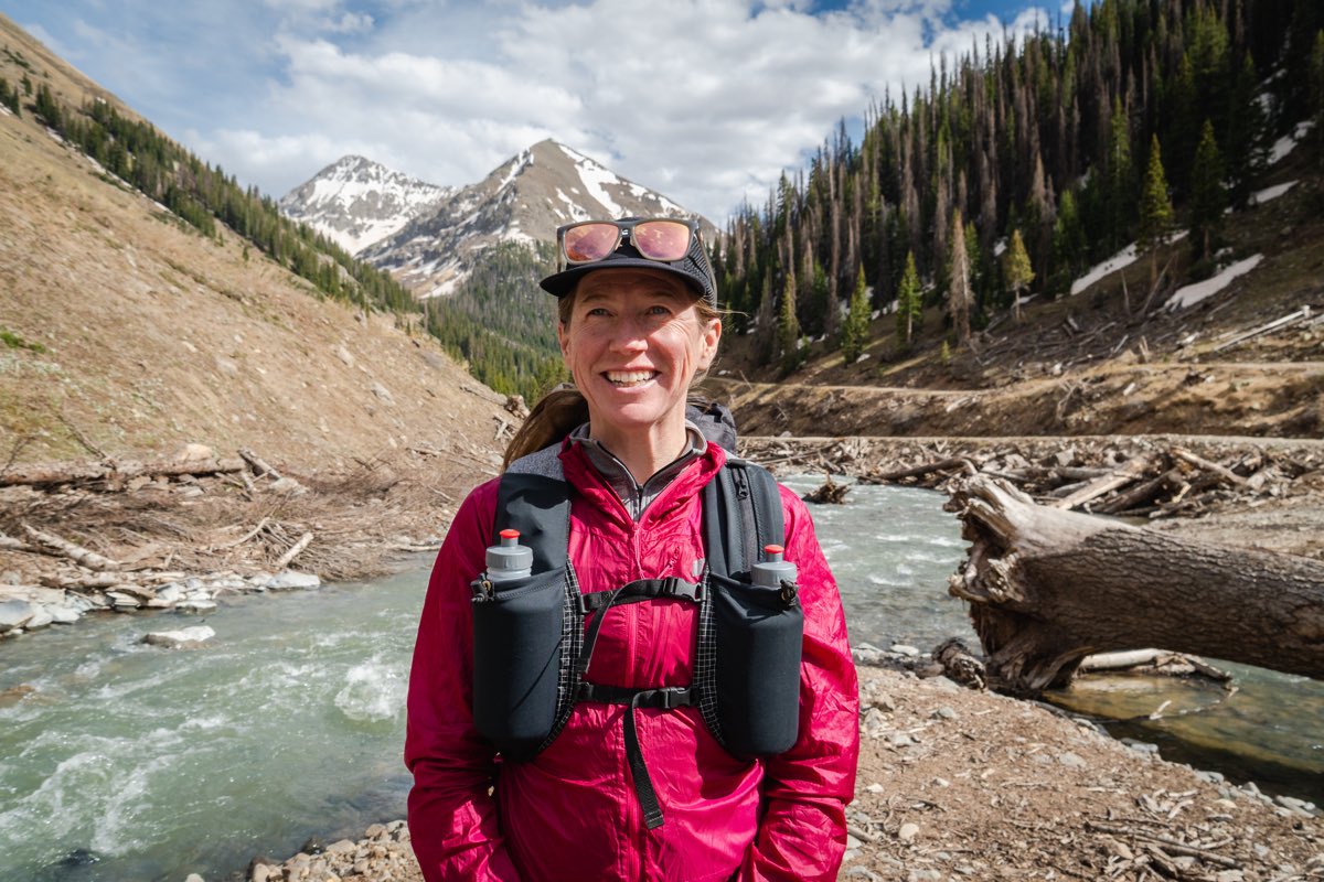 Red Paw Packs Flatiron 28L - front view – iRunFar