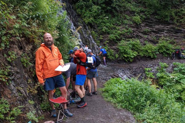 Resurrection Pass Ultra Races - volunteers and racers at 50 mile ...