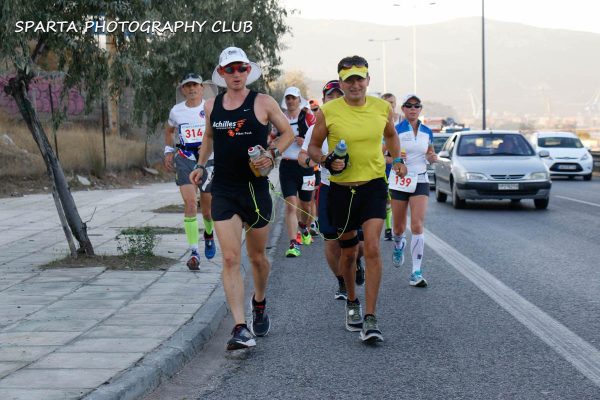 Brandon Stapanowich guiding Jason Romero 2016 Spartathlon – iRunFar