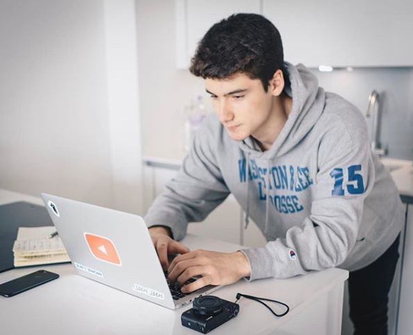 How I Started A $120K/Month Online Course For Social Media Marketing